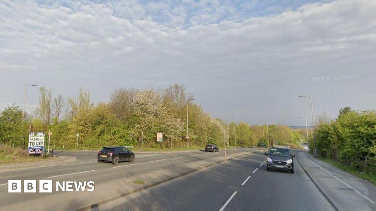 Man seriously hurt after being hit by HGV in Normanton - BBC News