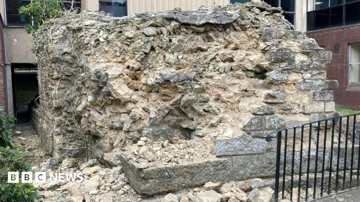 Man arrested after Roman wall in Lincoln 'significantly damaged' - BBC News