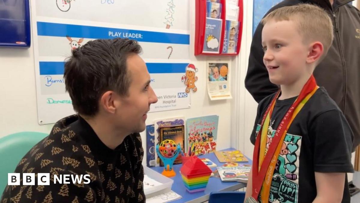 Brighton Paralympian Will Bayley visits Queen Victoria Hospital - BBC News