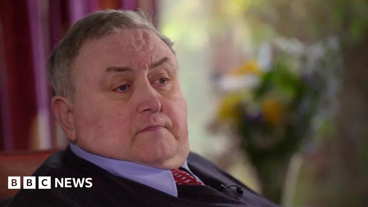 Alan McQuillan, former senior PSNI officer, dies aged 70 - BBC News