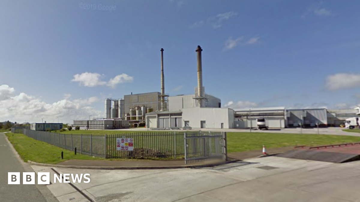 Sixty jobs under threat at Cornwall's Davidstow Creamery - BBC News