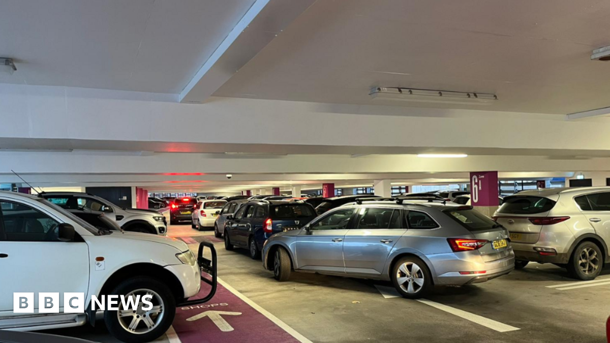 Headlines: 'Stick man in trouble' and 'city gridlock' - BBC News