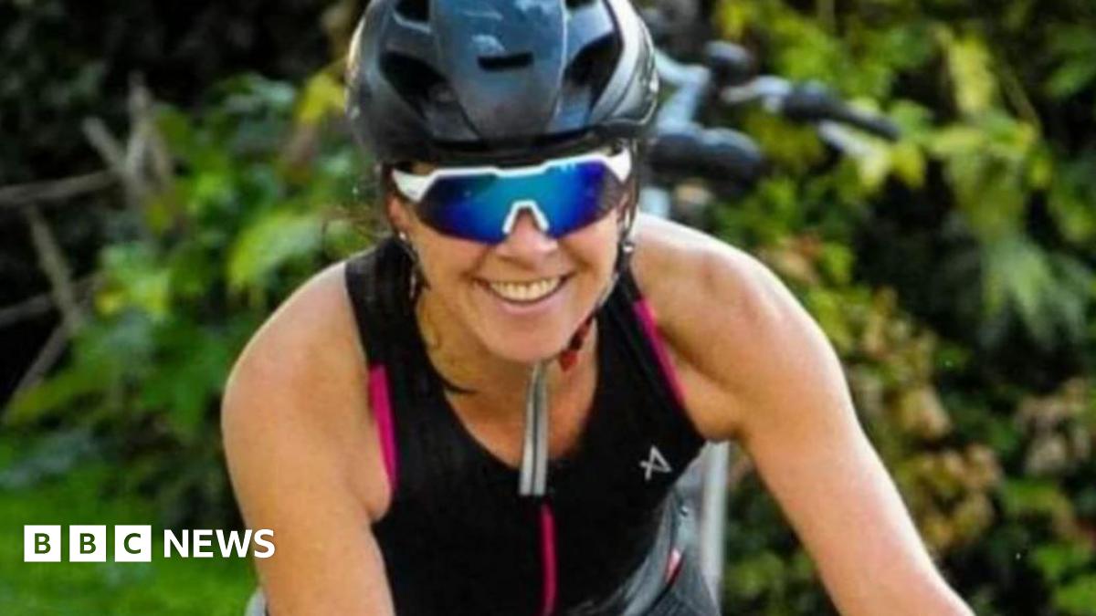 Cyclist Rebecca Comins' death investigated by Crash Detectives - BBC News