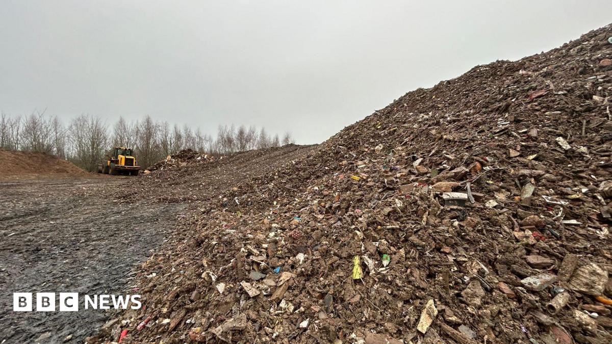 Peopleton farmer vows to remove waste as EA investigates - BBC News