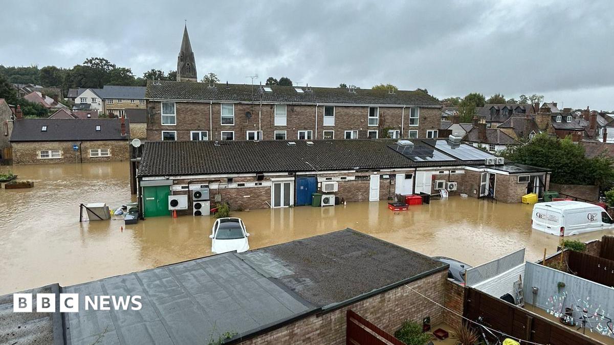 'Devastating' Wheatley floods caused by severe storm - report - BBC News