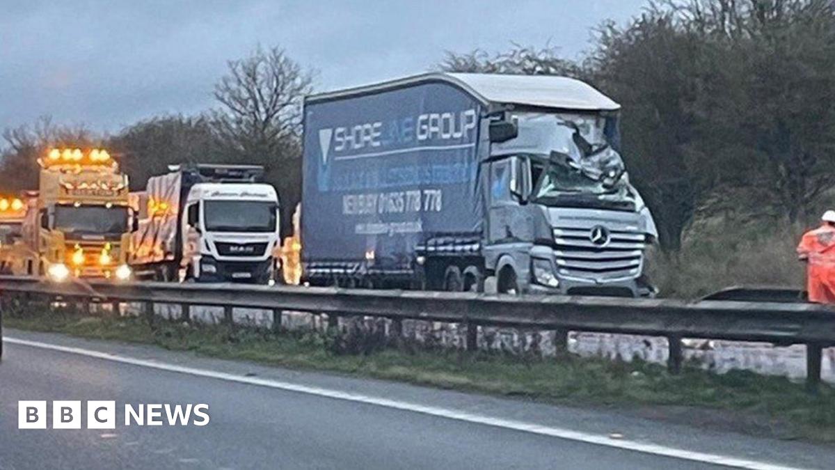 A34 three-lorry crash closes Abingdon-Milton southbound stretch - BBC News