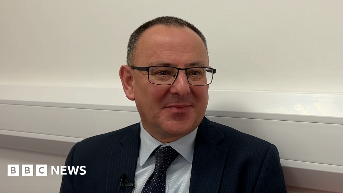 Community service hours almost doubled in year - probation chief - BBC News