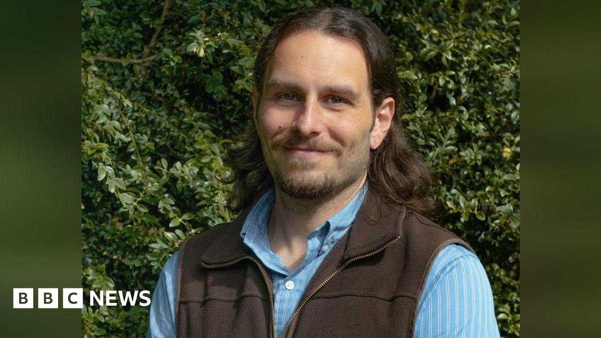 Calls for 'lifeline' bus cap to remain in place - BBC News