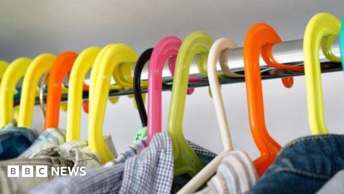 Torridge council encourages people to reuse or recycle clothes - BBC News