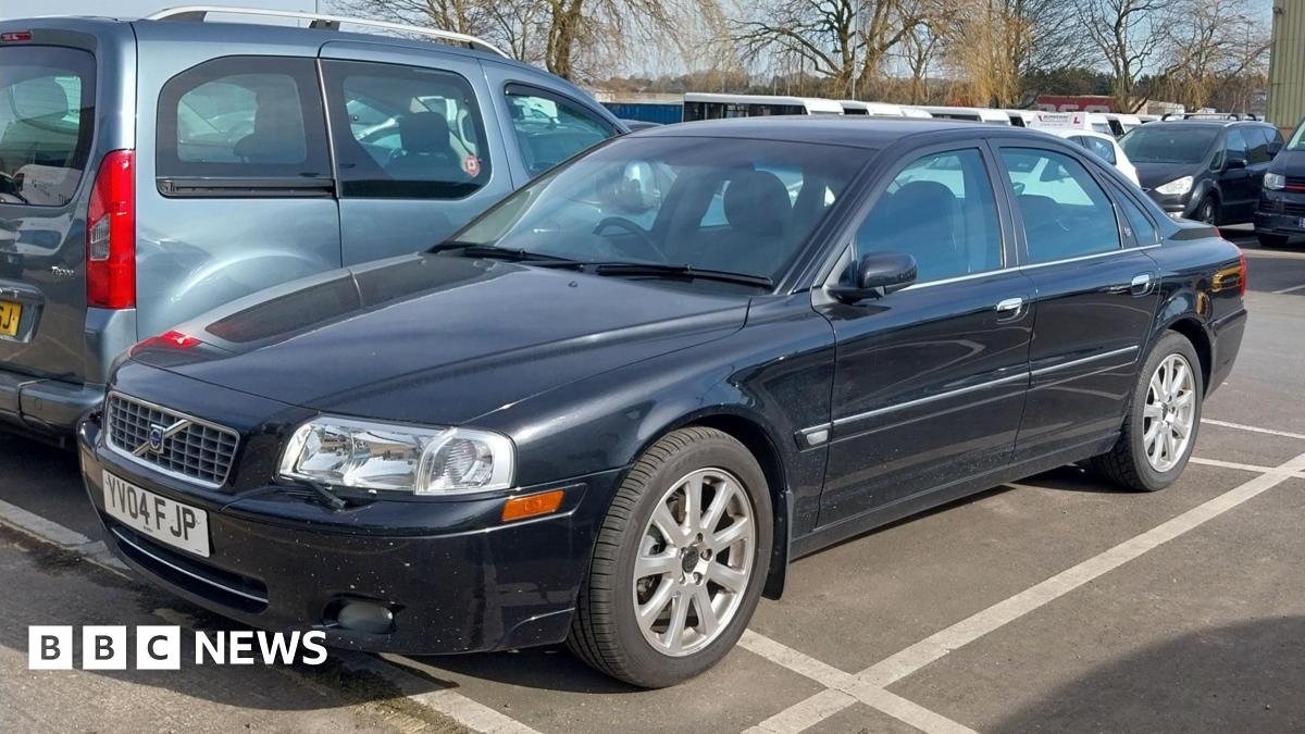 Rotherham Council to sell deputy mayor's car - BBC News