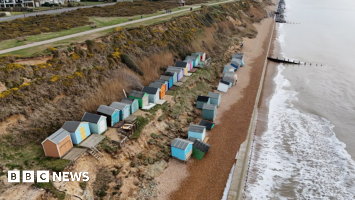 Damaged beach huts to be removed by New Forest District Council - BBC News