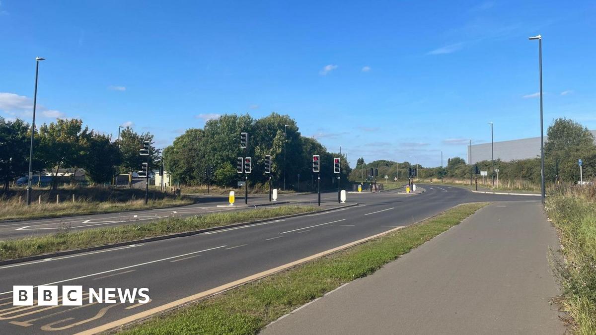 Nuneaton: Man dies after being hit by emergency police vehicle - BBC News