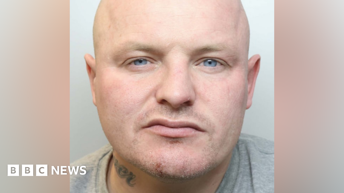 Crewe drunk driver abandoned child in town after crash - BBC News