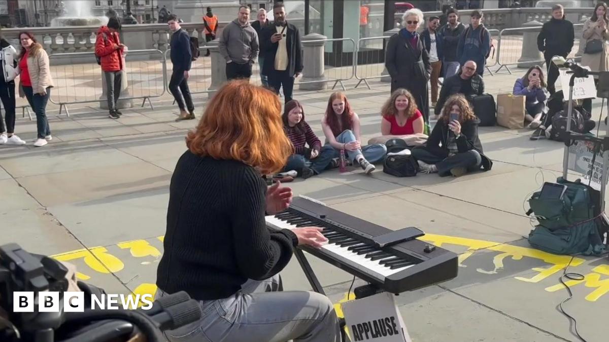 Busking in London 'slowly becoming non-existent' - BBC News