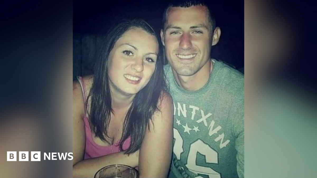 Victoria Taylor: Family 'sick and distraught' over missing woman - BBC News