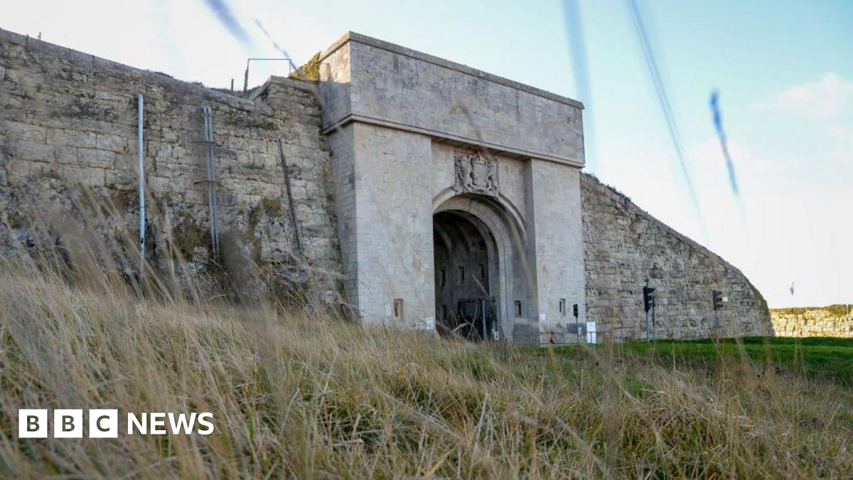 Prisoner's care at HMP The Verne not at expected level - report - BBC News