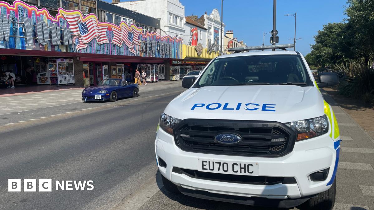 Southend-on-Sea fight sees police impose dispersal order - BBC News