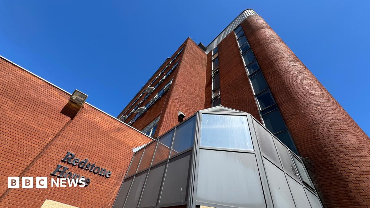 Harlow tower block reopens to tenants after fire safety work - BBC News