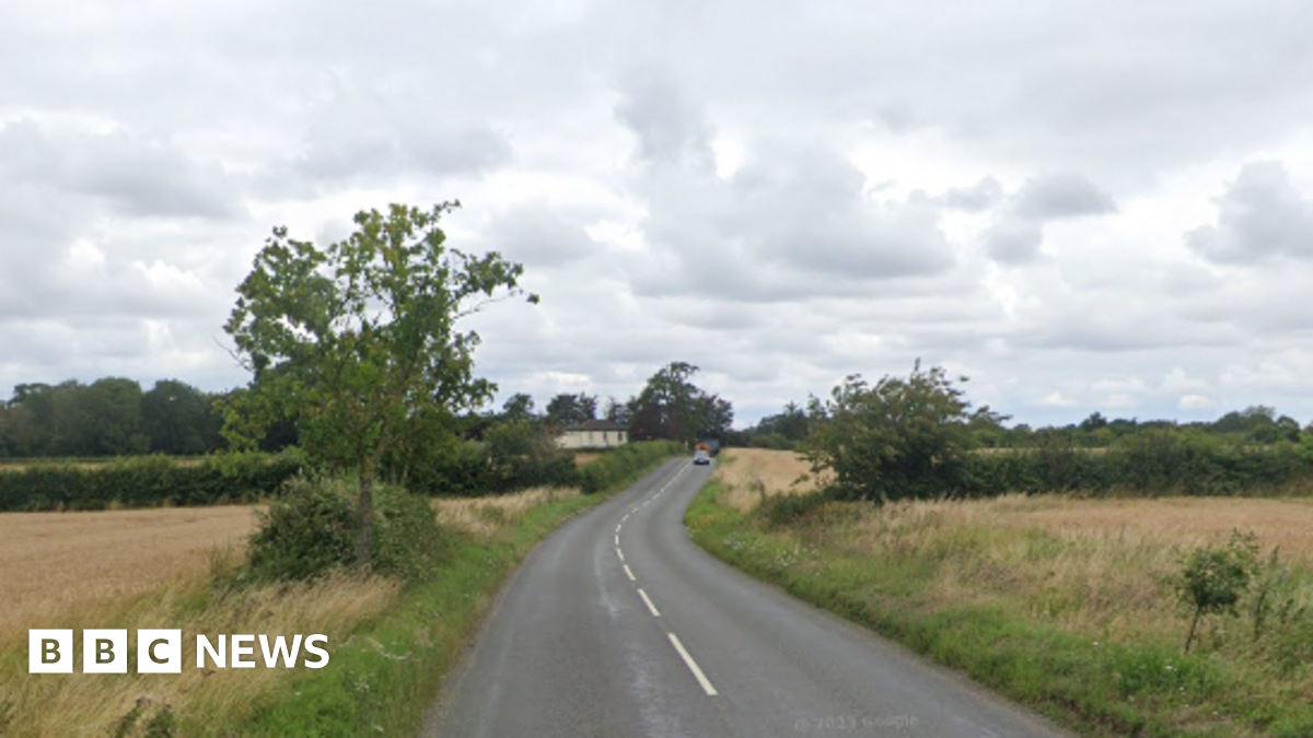 Pulham Market crash: Man dies and woman seriously injured - BBC News