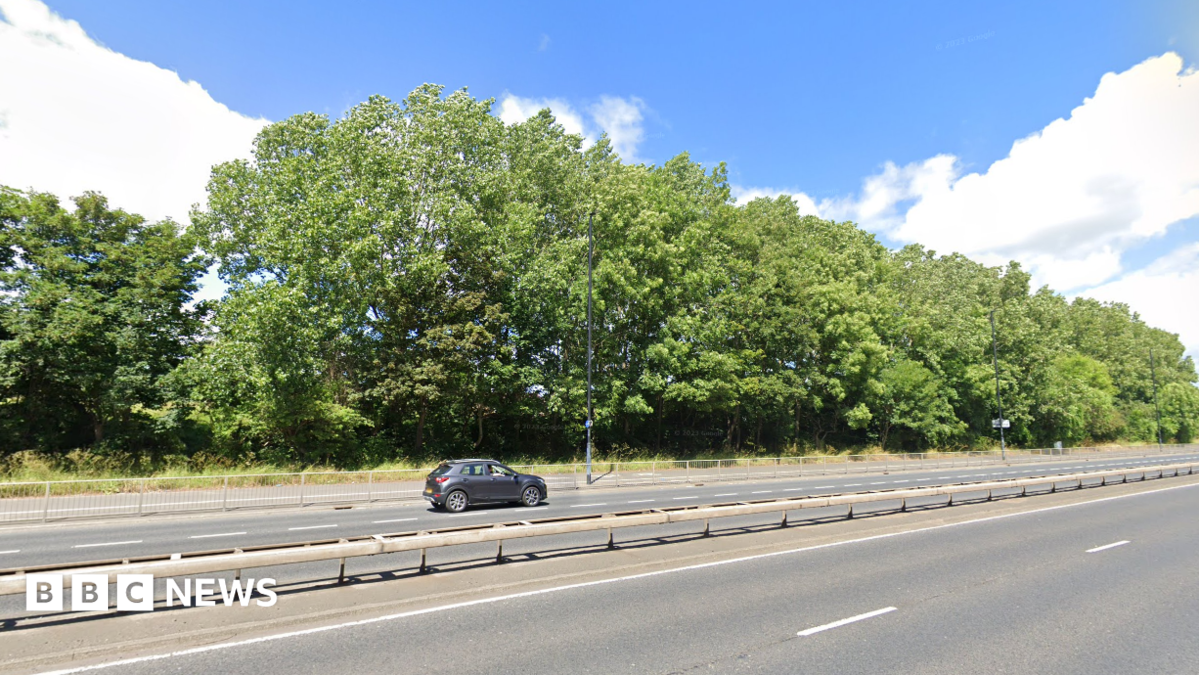 Coast Road users warned over lane closures - BBC News
