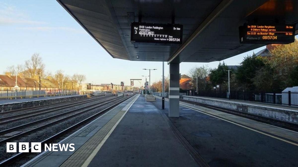 Call for more investment into Oxford station redevelopment - BBC News