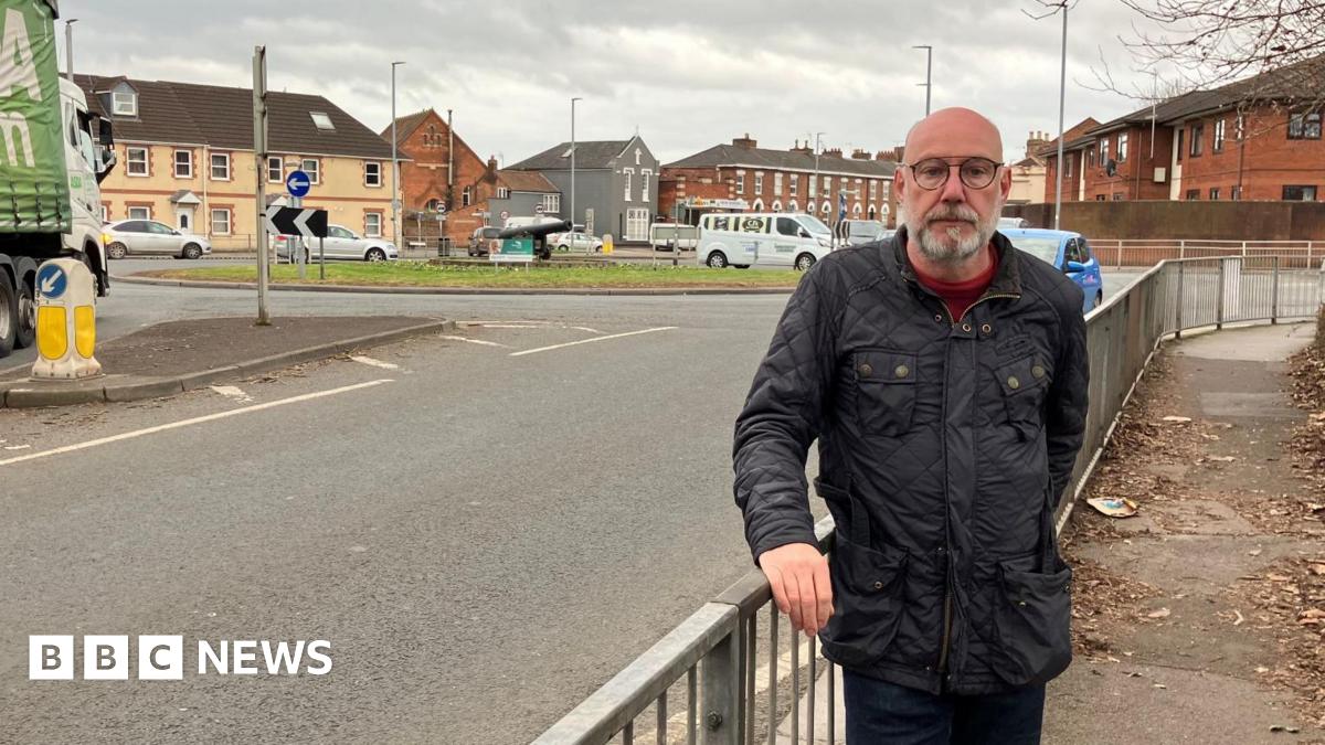 Anger as Bridgwater roundabout upgrade is scrapped - BBC News