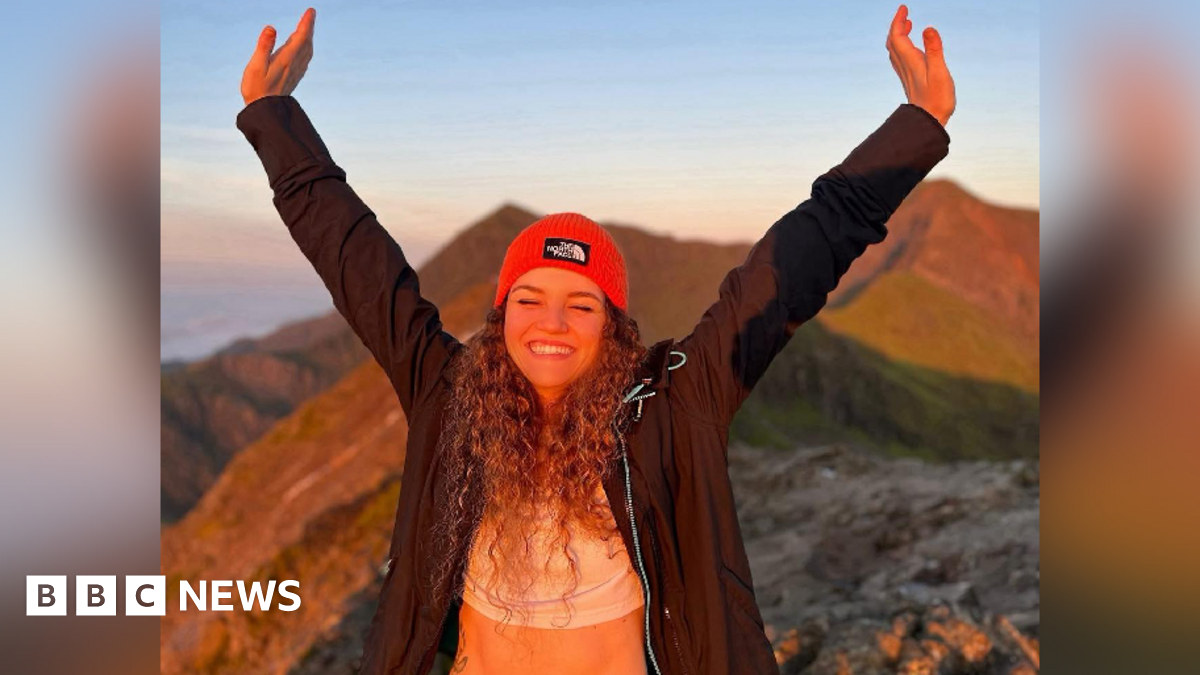 Tryfan: Woman died climbing on mountain rocks - inquest - BBC News