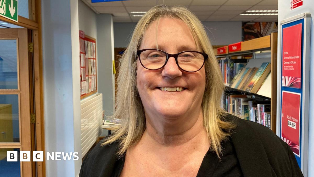 New banking hub opens in Frome after series of branch closures - BBC News