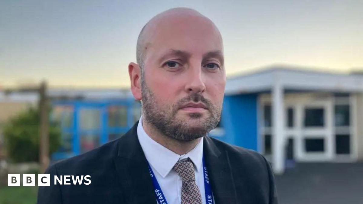 Yeadon Queensway headteacher 'hopeful' after closure paused - BBC News