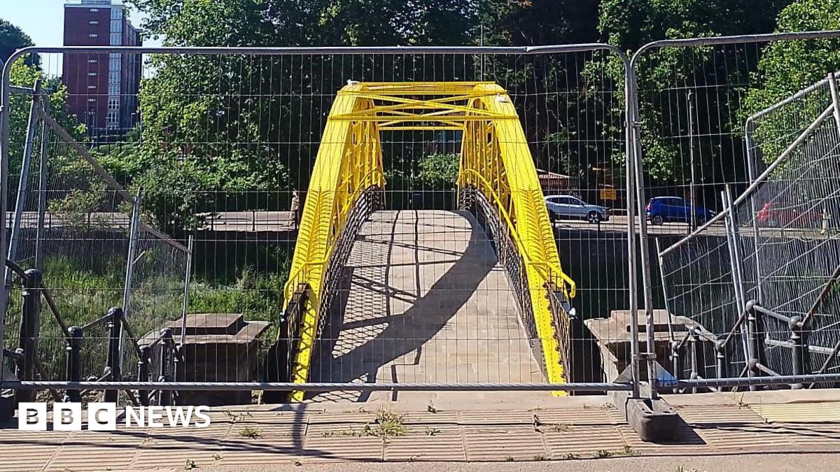 Bristol 'banana bridge' to reopen after £1.4m of repairs - BBC News