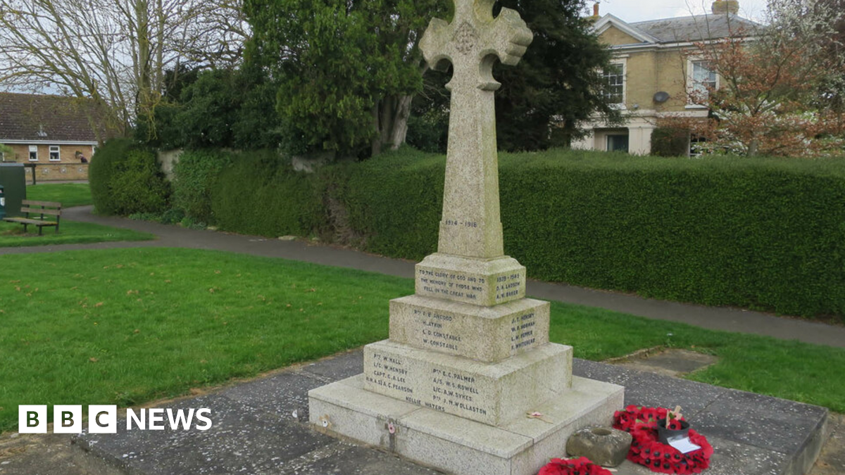 World War One memorials listed ahead of Remembrance Day - BBC News
