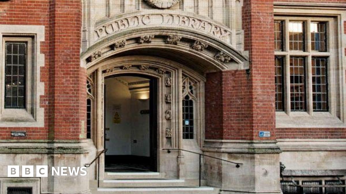 What will Suffolk council library takeover mean? - BBC News