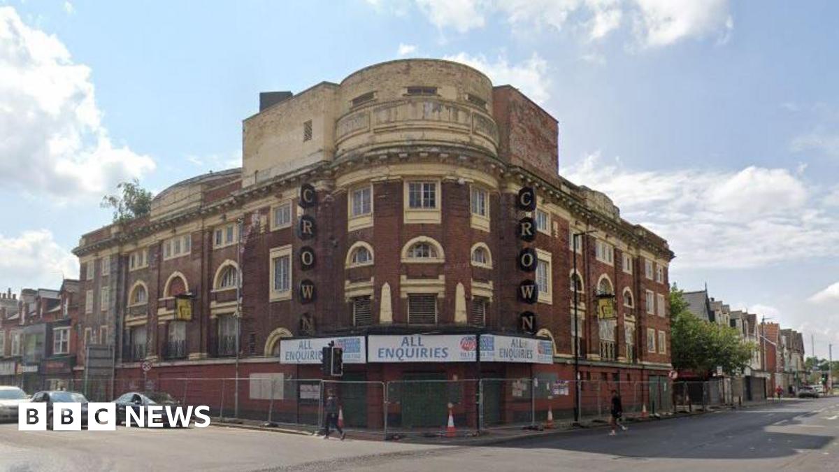 Derelict Middlesbrough pub restoration will cost 'more than £4m' - BBC News