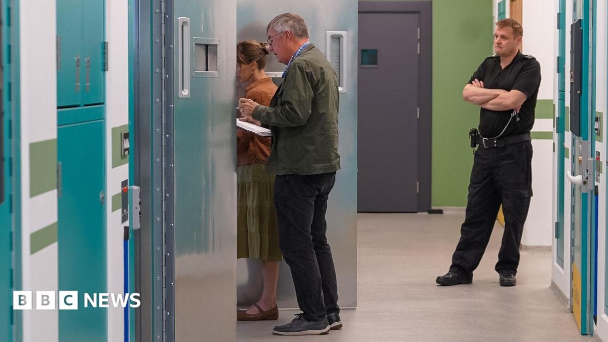 Call for independent custody volunteers in Devon and Cornwall - BBC News