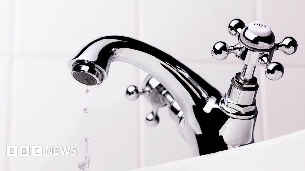 Thousands of homes in Chatham hit by water supply issues - BBC News