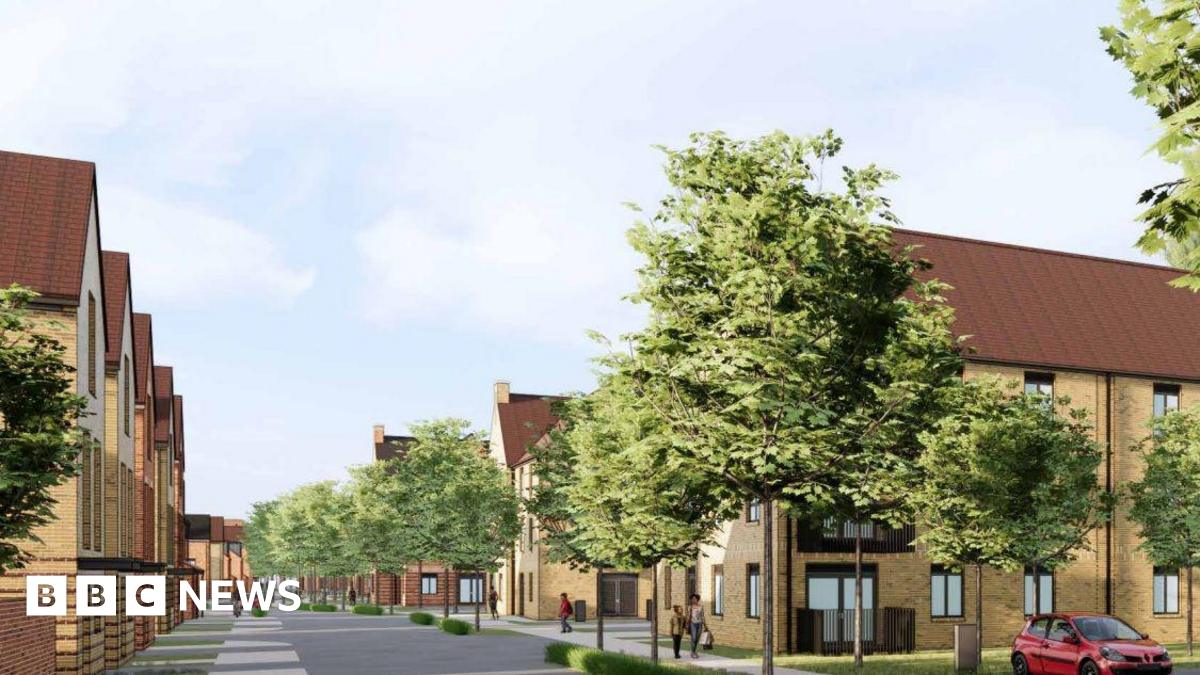 Hersham: Hundreds of new homes planned on golf club site - BBC News