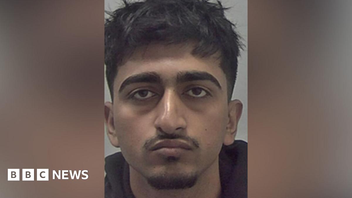 Donnington bonfire stabbing police issue appeal to trace man - BBC News