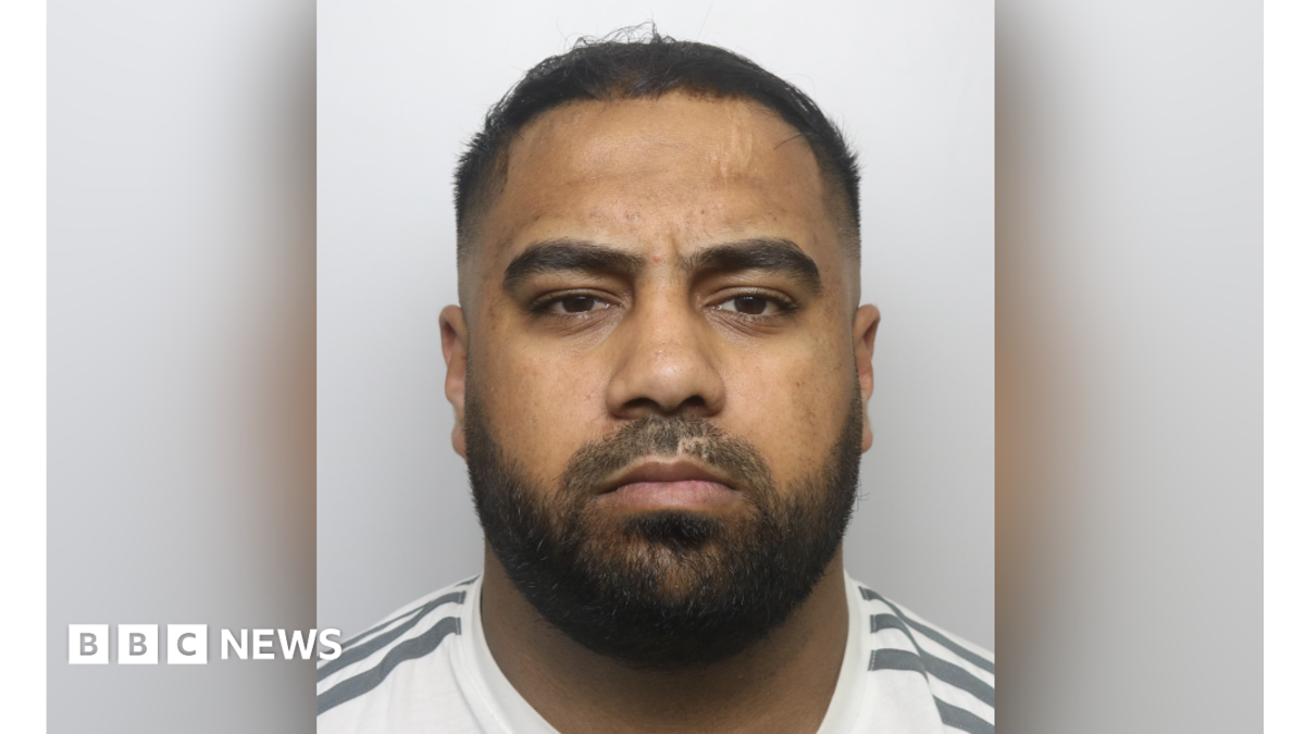Leeds man jailed following group fight after protest - BBC News