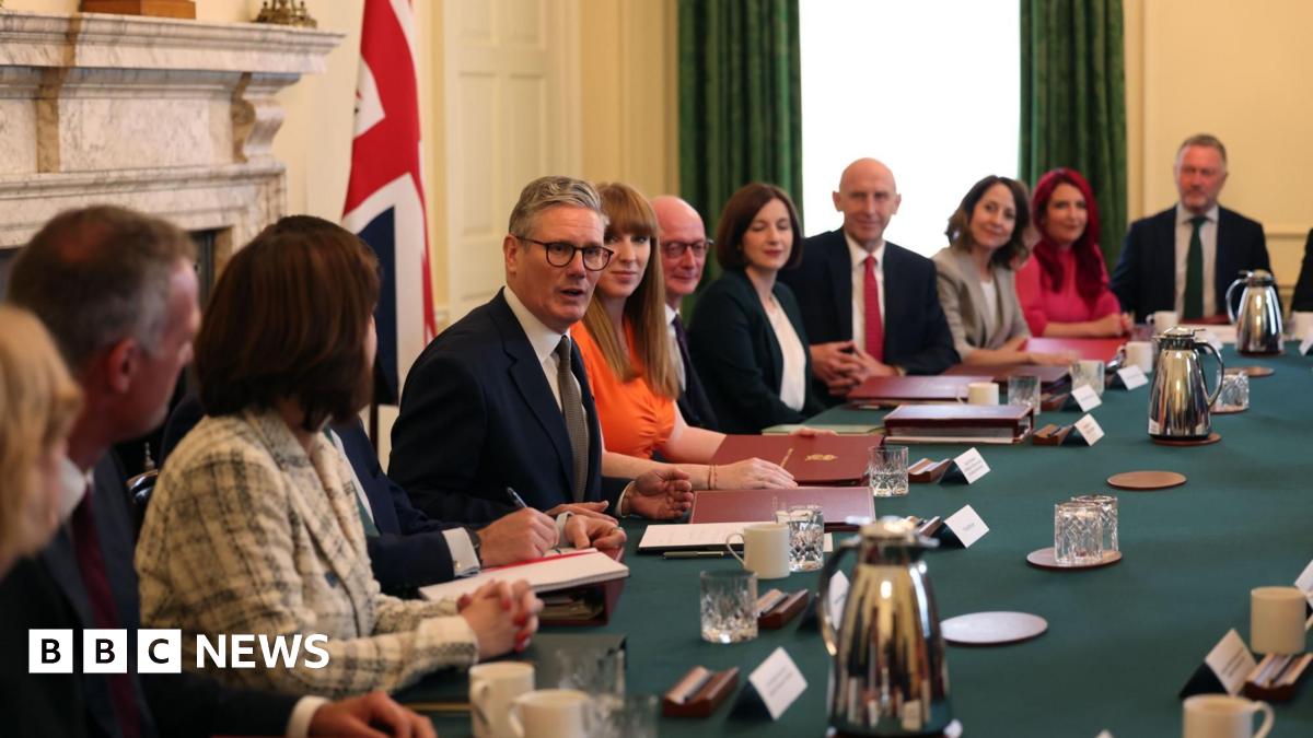 New Cabinet meets as Starmer government gets to work - BBC News