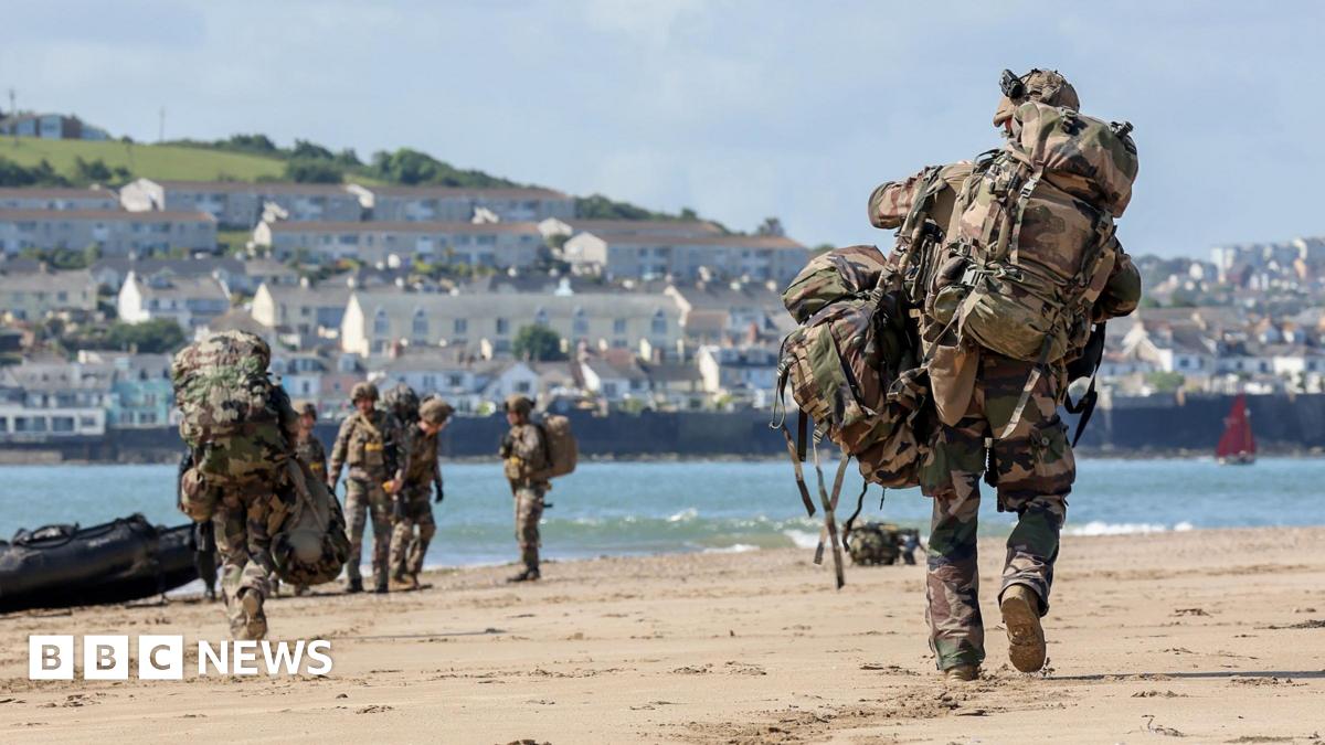 Joint UK and French military exercise on D-Day training beach - BBC News