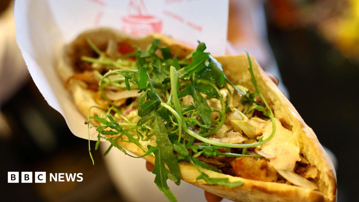 Tax fraud fugitive caught after ordering kebab to hide-out - BBC News