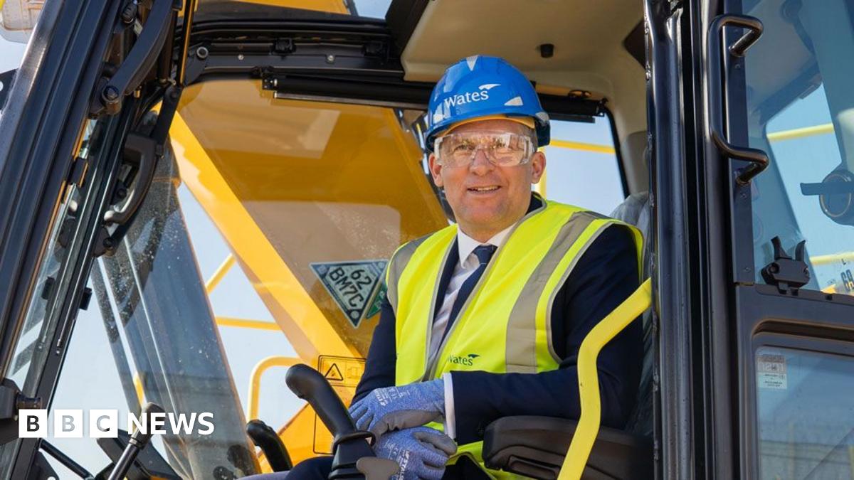 Work starts on making HMP Highpoint 'UK's largest prison' - BBC News