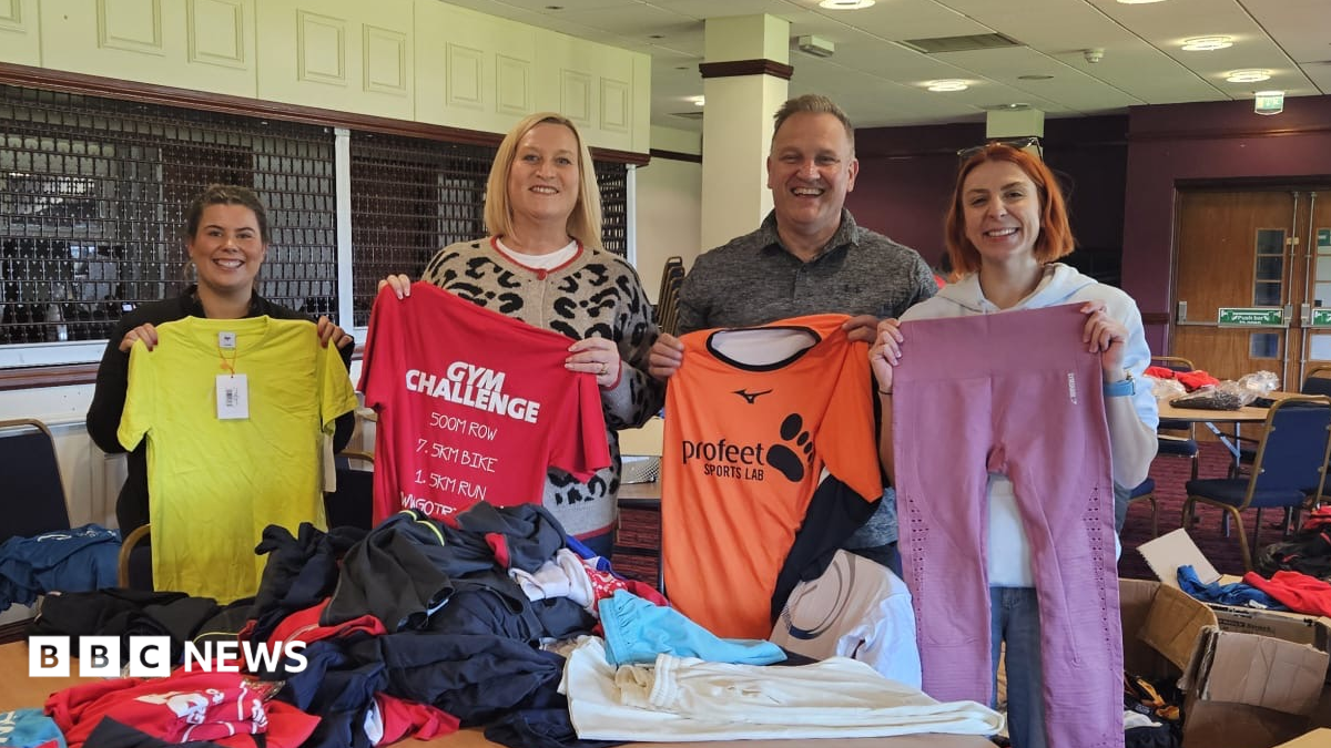 Leeds kit swap aims to tackle inequality in sport - BBC News