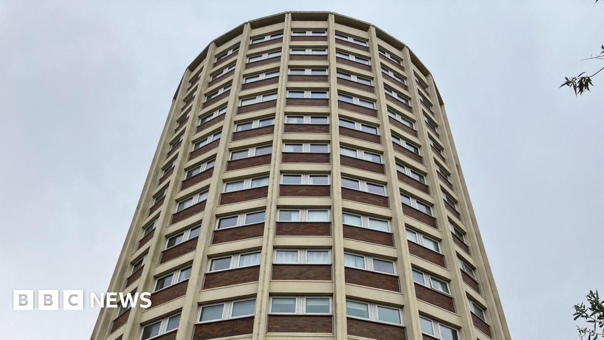 Billingham block of flats evacuated over fire safety risk - BBC News