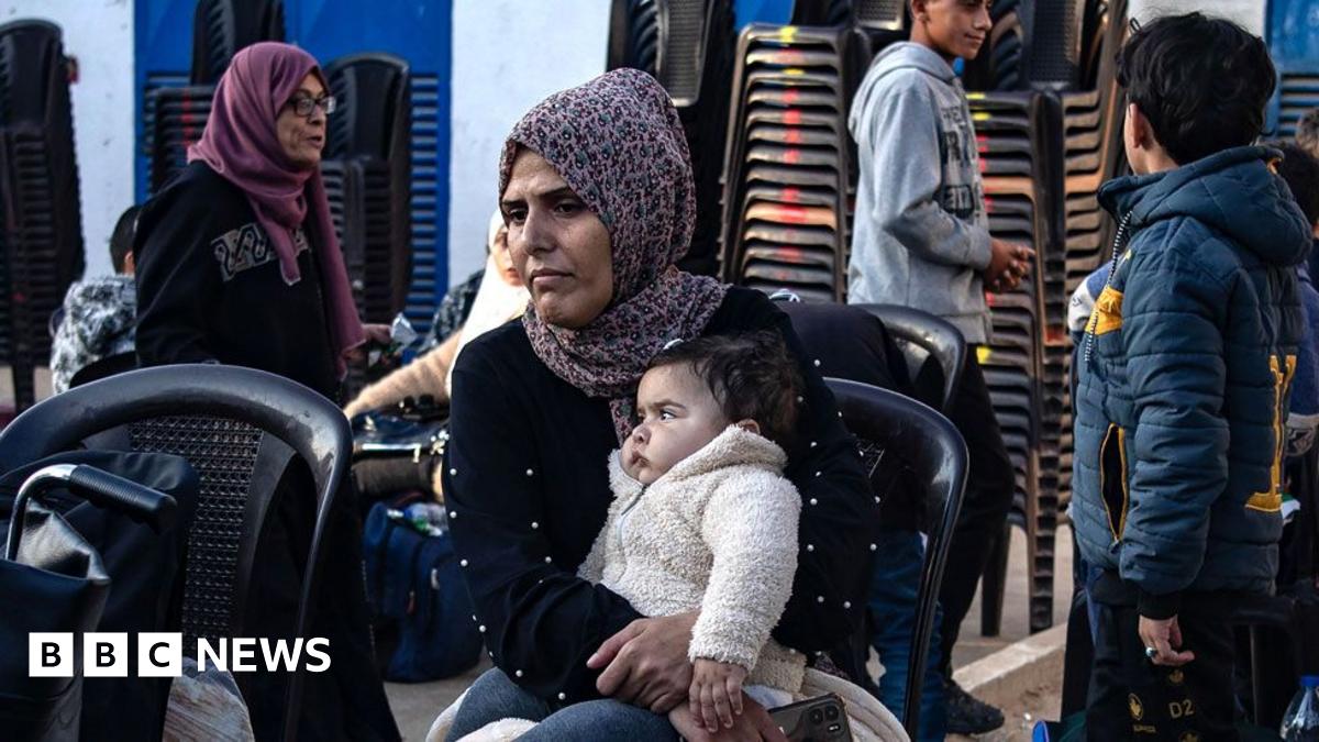 Palestinian patients leave Gaza in rare medical evacuation - BBC News
