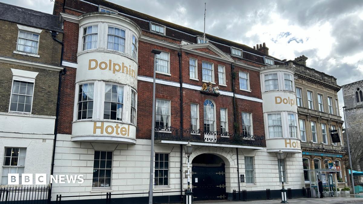 Southampton: Opposition to Dolphin Hotel student housing plans - BBC News