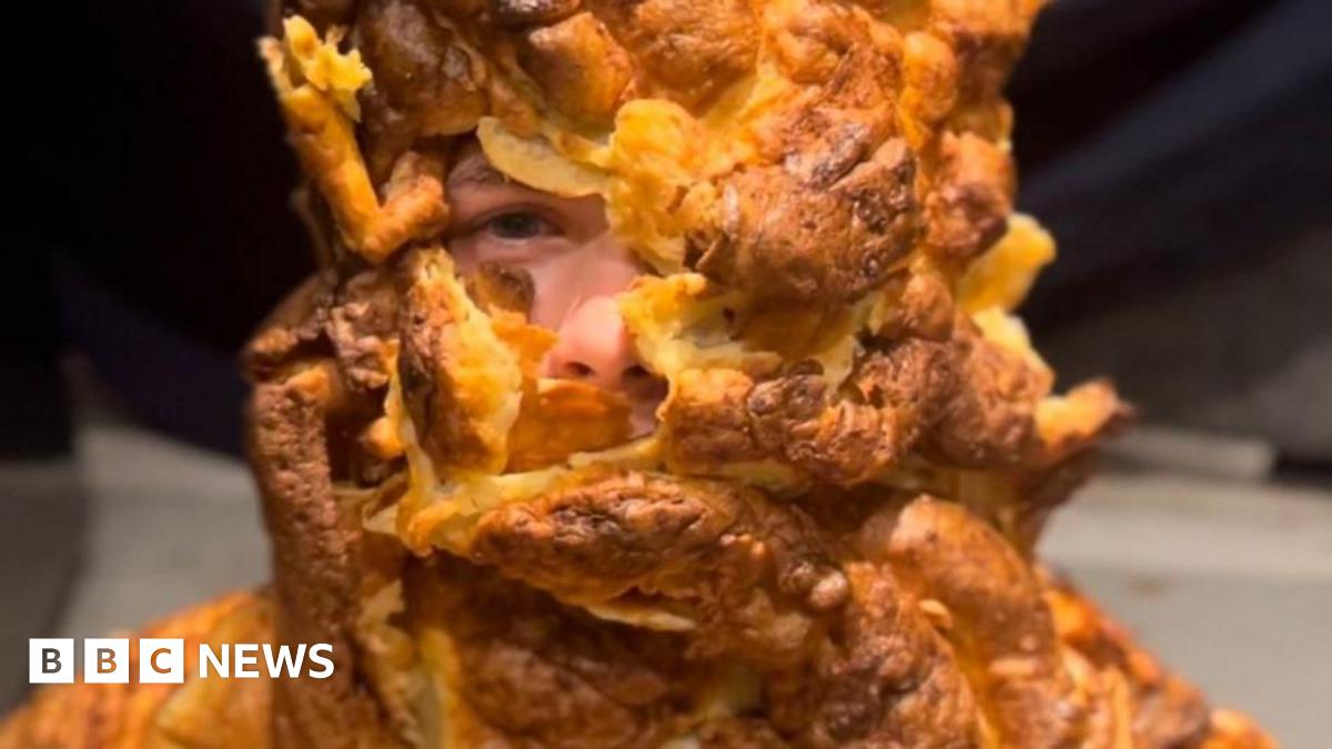 Yorkshire pudding boy from Essex releases Christmas single - BBC News