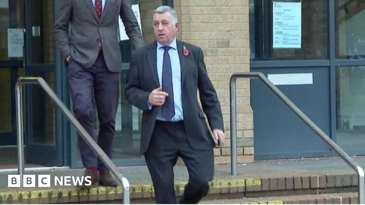 Lincolnshire huntsman found guilty of chasing fox - BBC News