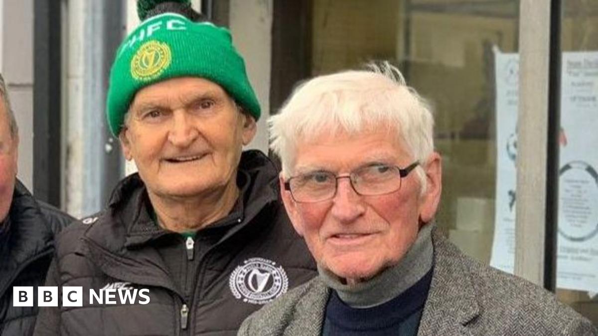 Londonderry: Shutters to come down on Jobby Crossan's sport shop - BBC News