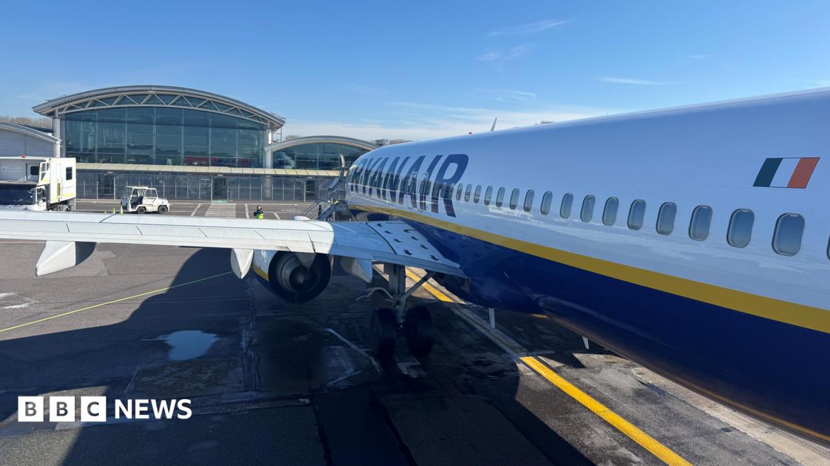 Flight makes unplanned stop for medical emergency - BBC News